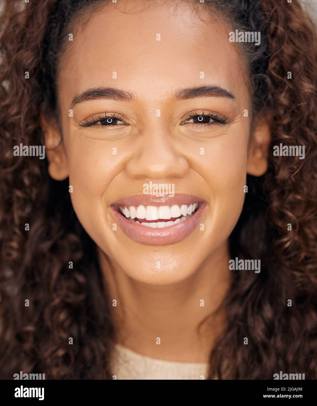 Beauty face young fresh smiling hi-res stock photography and images - Alamy