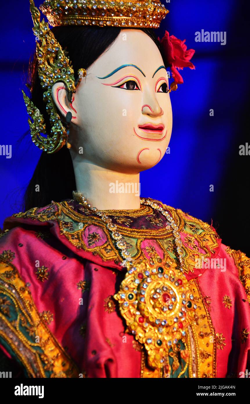 Khon figure hi-res stock photography and images - Alamy