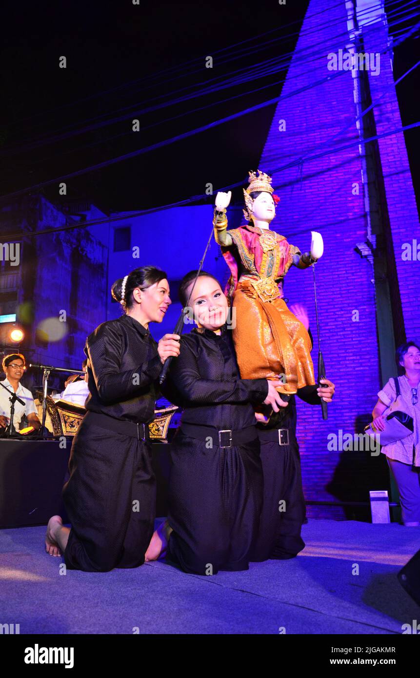 Thai professional puppeteer or Puppet master manipulate playing acting ...