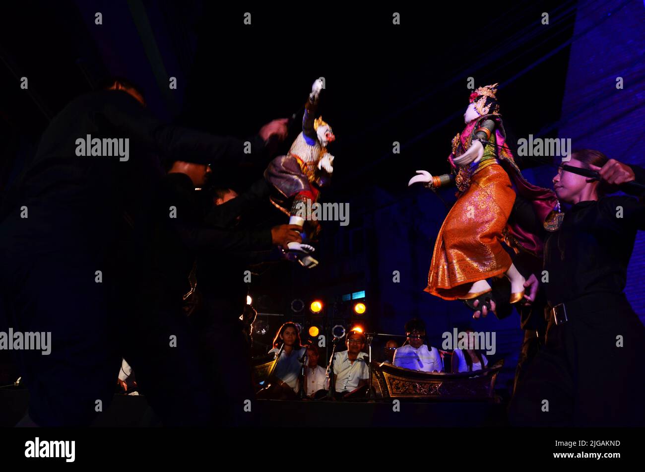 Thai professional puppeteer or Puppet master manipulate playing acting ...