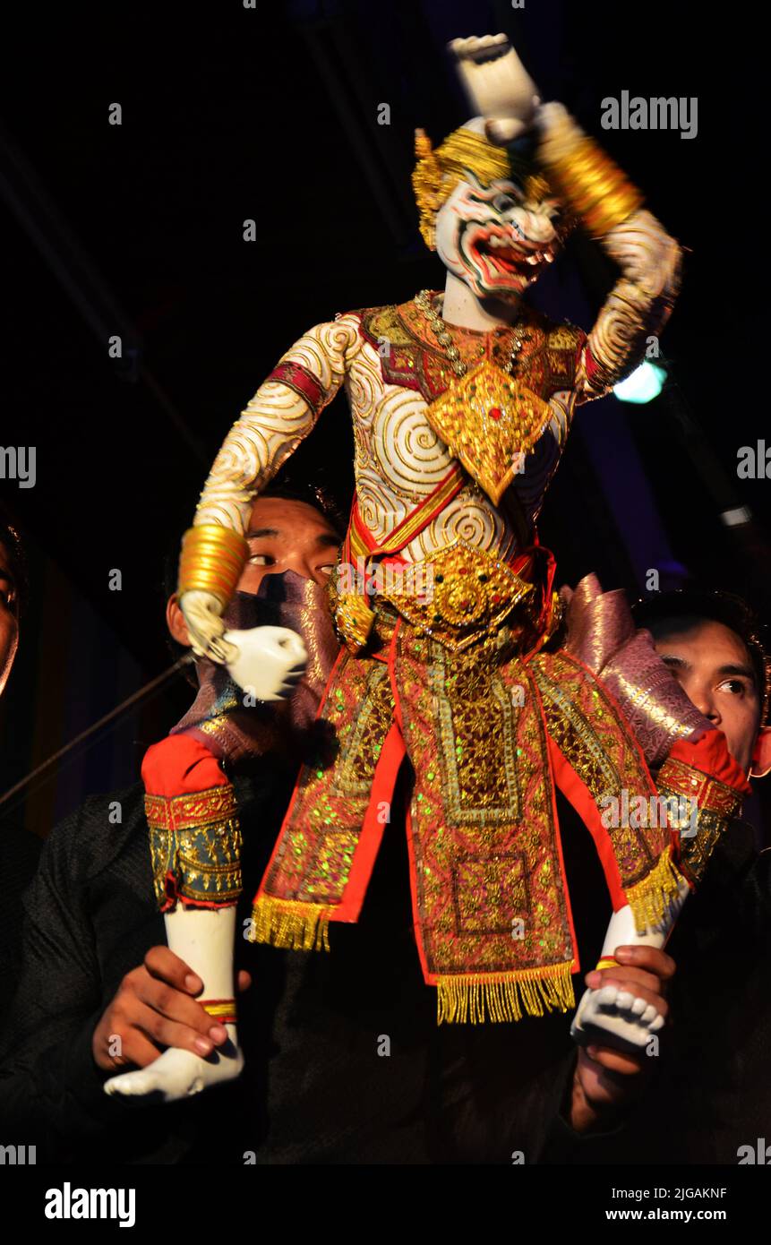 Thai professional puppeteer or Puppet master manipulate playing acting ...