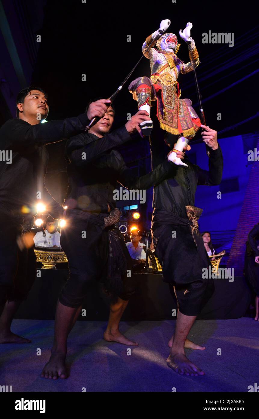 Thai professional puppeteer or Puppet master manipulate playing acting ...