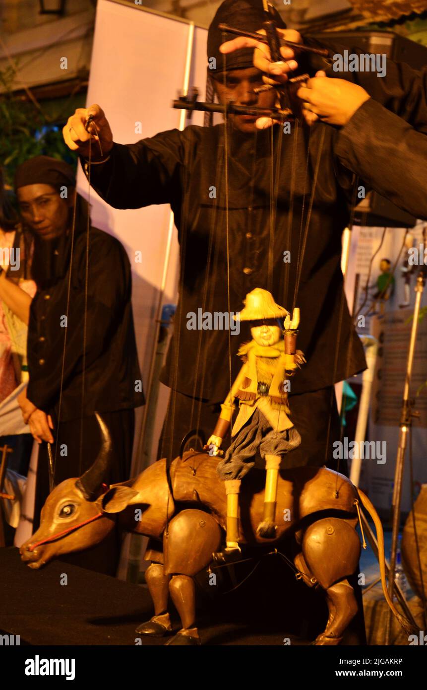 Thai professional puppeteer or Puppet master manipulate playing acting ...