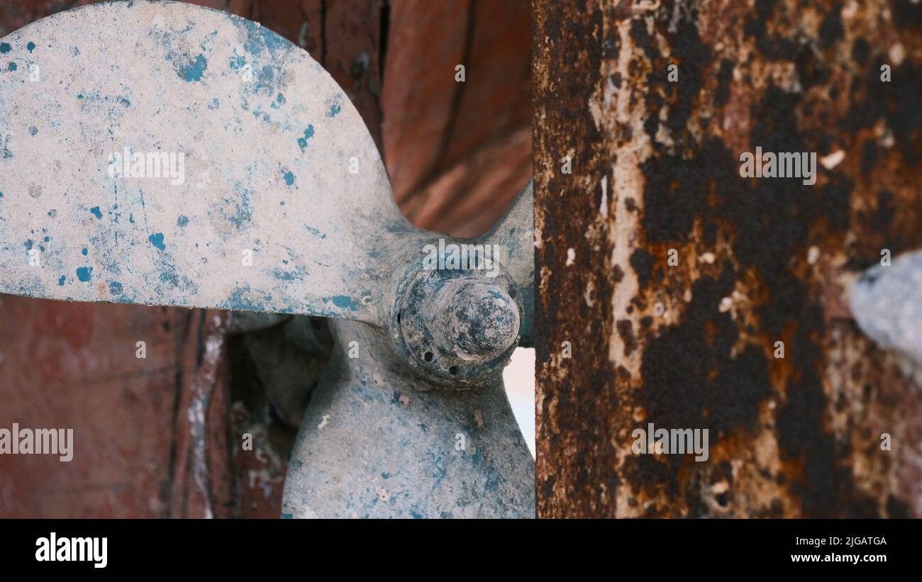 Big rusty propeller screw with rusty centerboard Stock Photo - Alamy