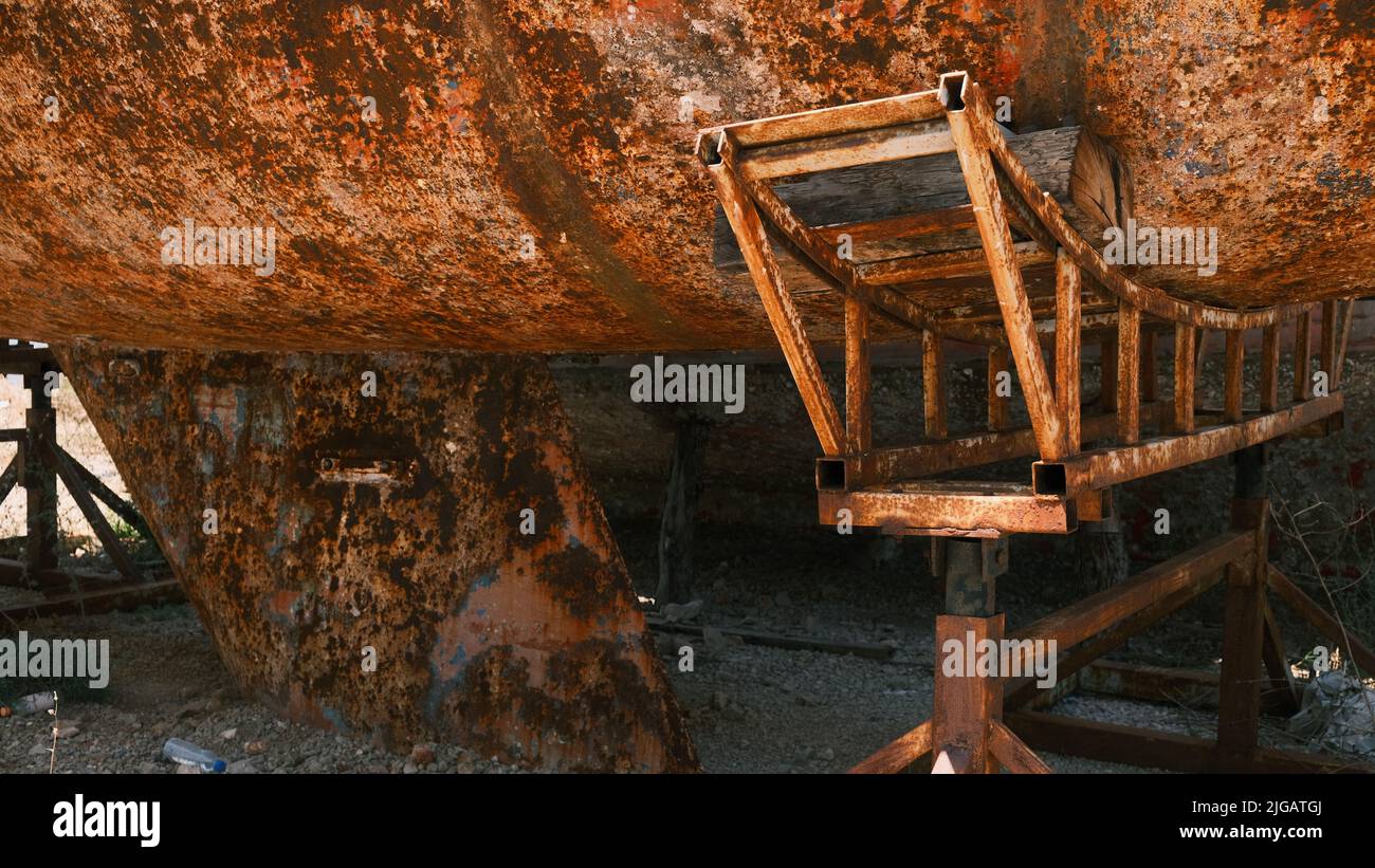 Rusty body and keel of sailing yacht before repair Stock Photo - Alamy