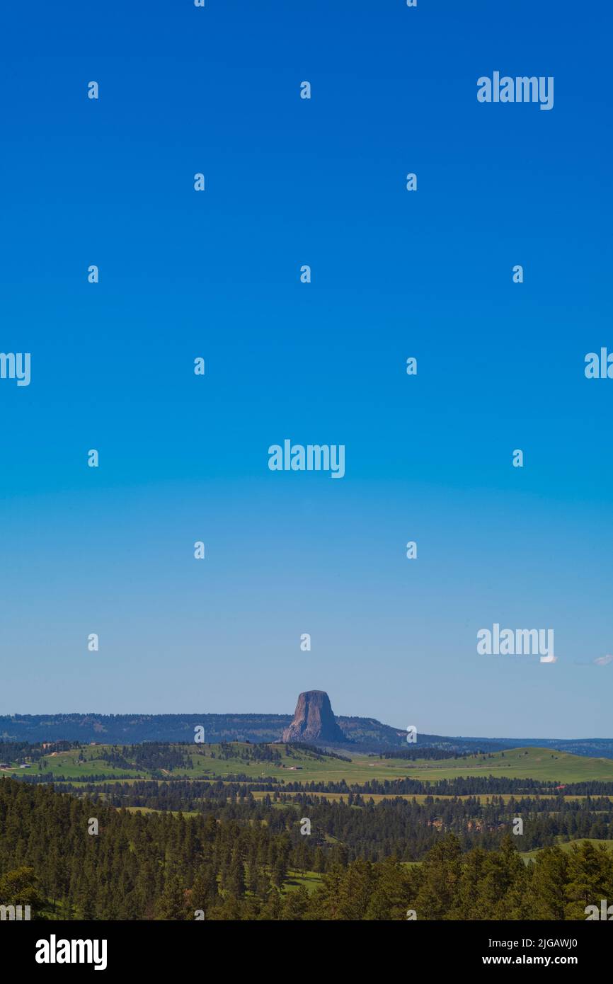 The Devils Tower, a geologic feature that protrudes out of the prairie ...