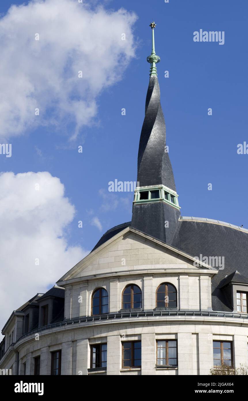 building in Nantes, classical architecture, twisted bell tower of ...