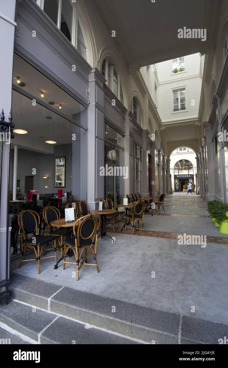 Modern classical commercial hi-res stock photography and images - Alamy