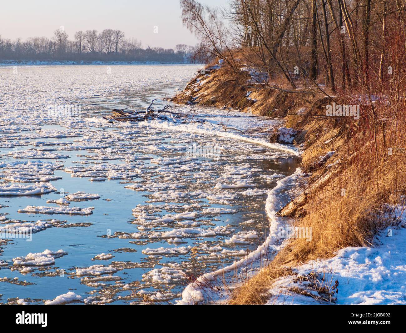 Shuga - disc-shaped ice floes. Fantastic phenomenon on the Vistula ...