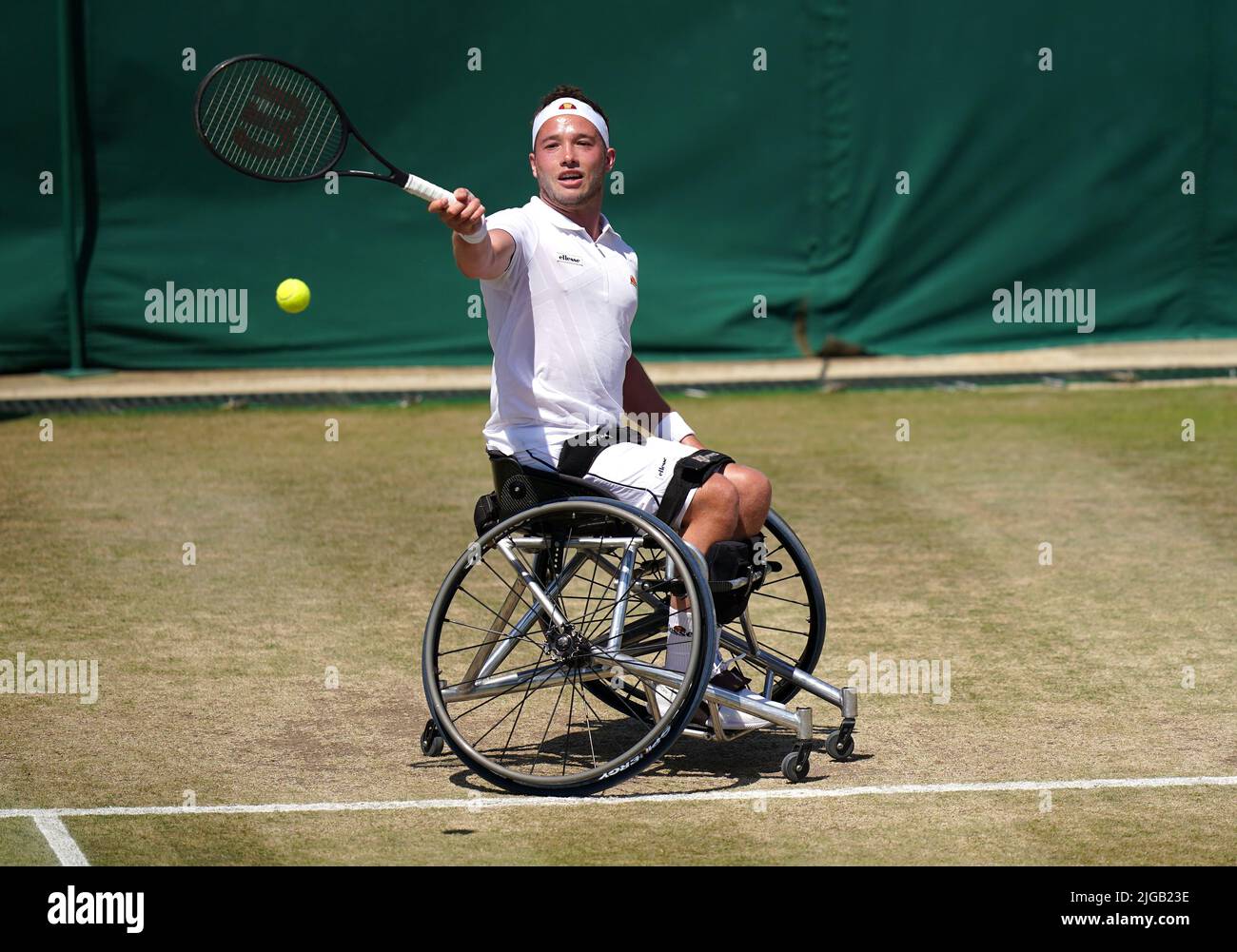 Alfie Hewitt in action against Gustavo Fernandez and Shingo Kunieda ...
