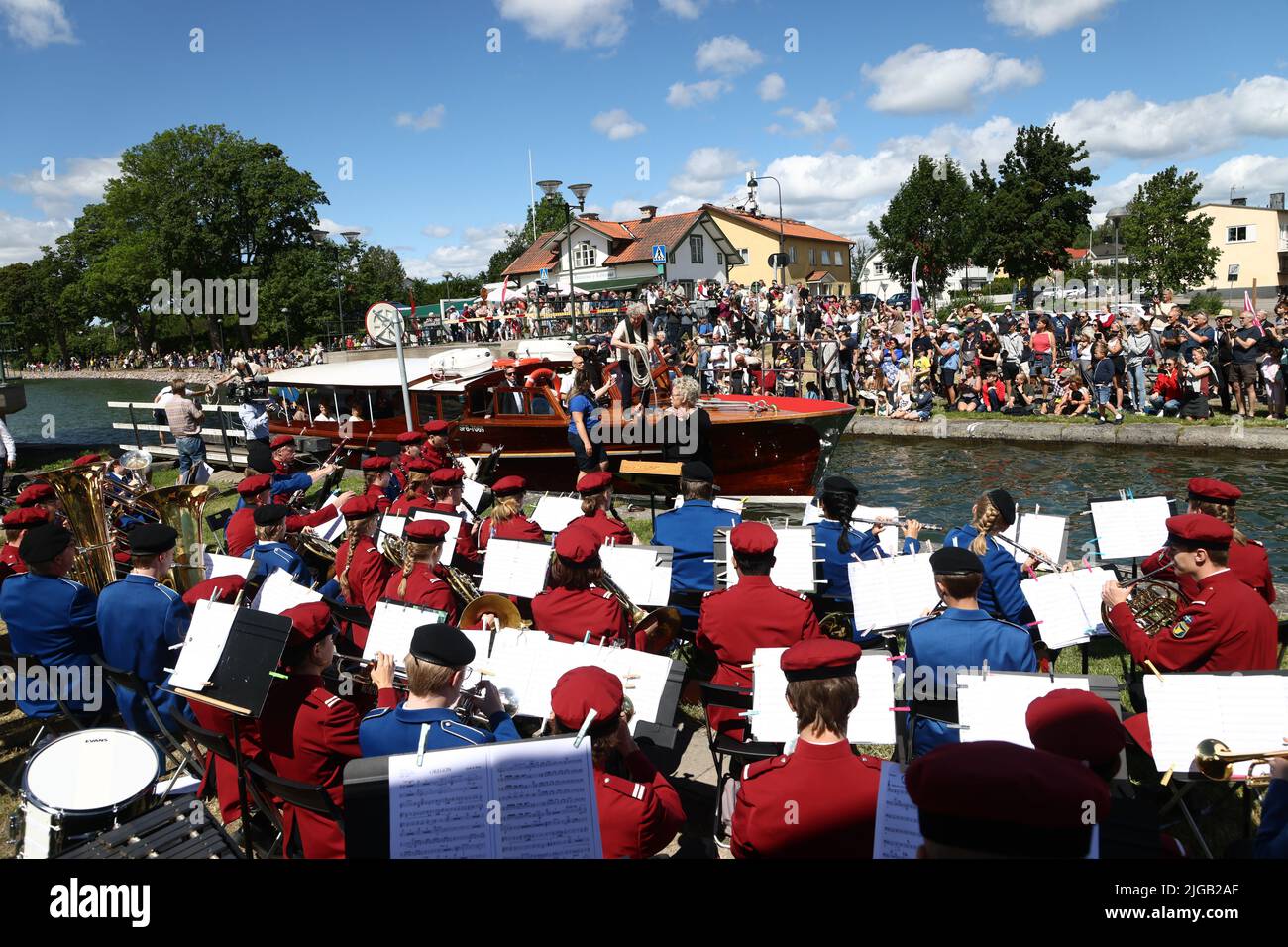 People watch when King Carl Gustaf and Queen Silvia arrive at Berg's ...
