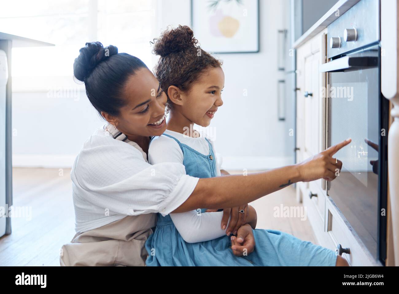 Daughter watching mother cook hi-res stock photography and images - Alamy