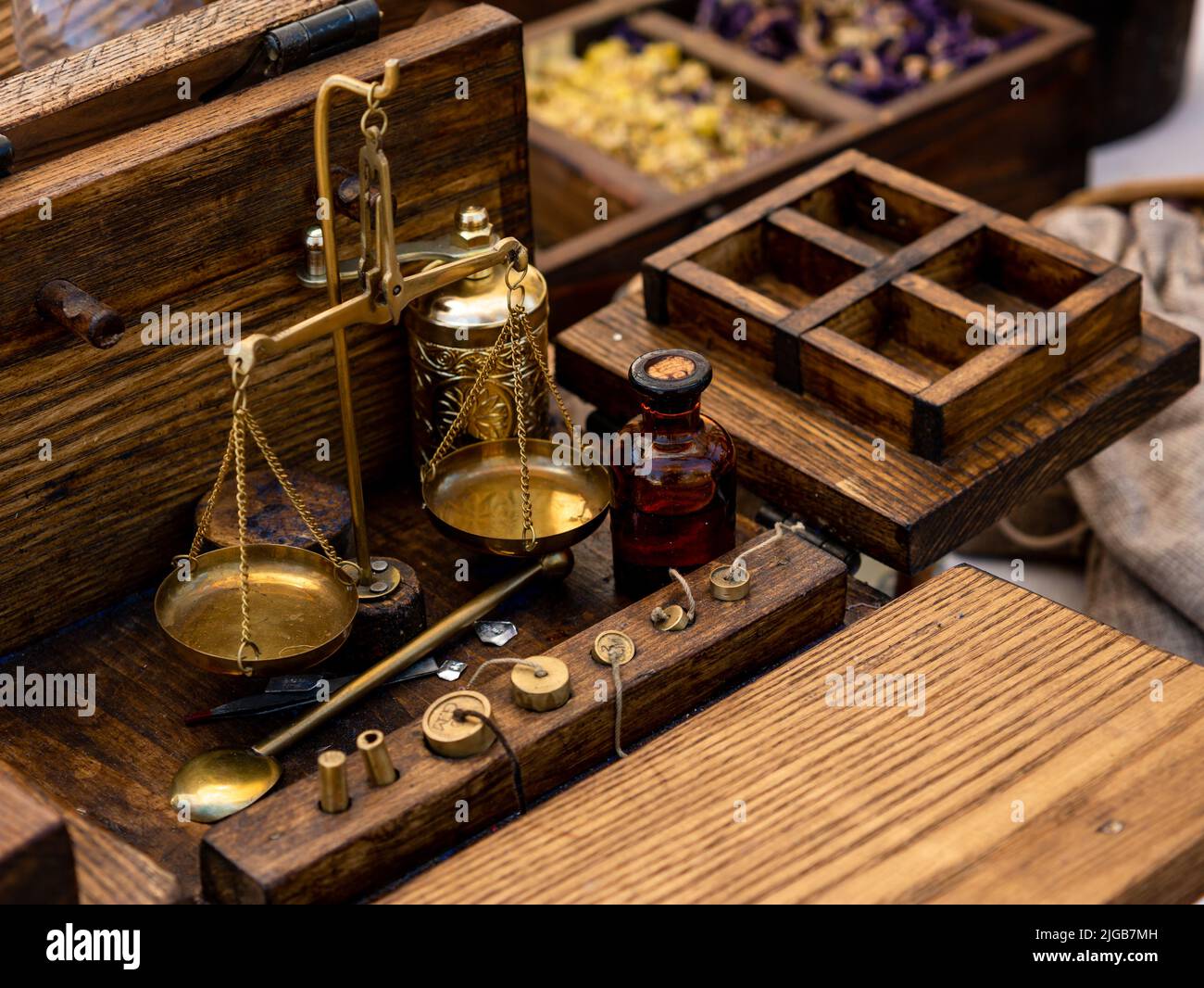 Weighing objects hi-res stock photography and images - Alamy