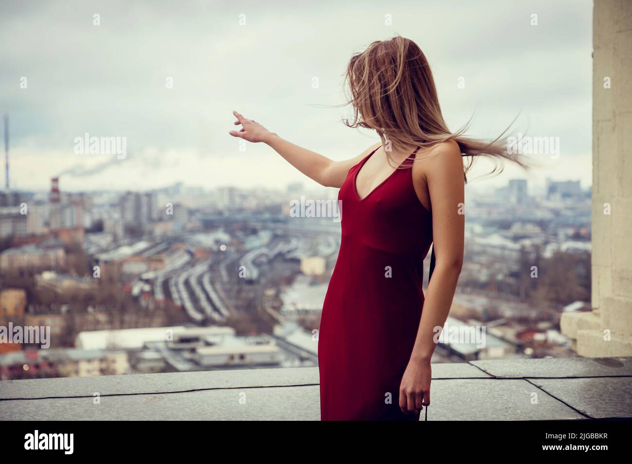 Person standing on horizon hi-res stock photography and images - Alamy