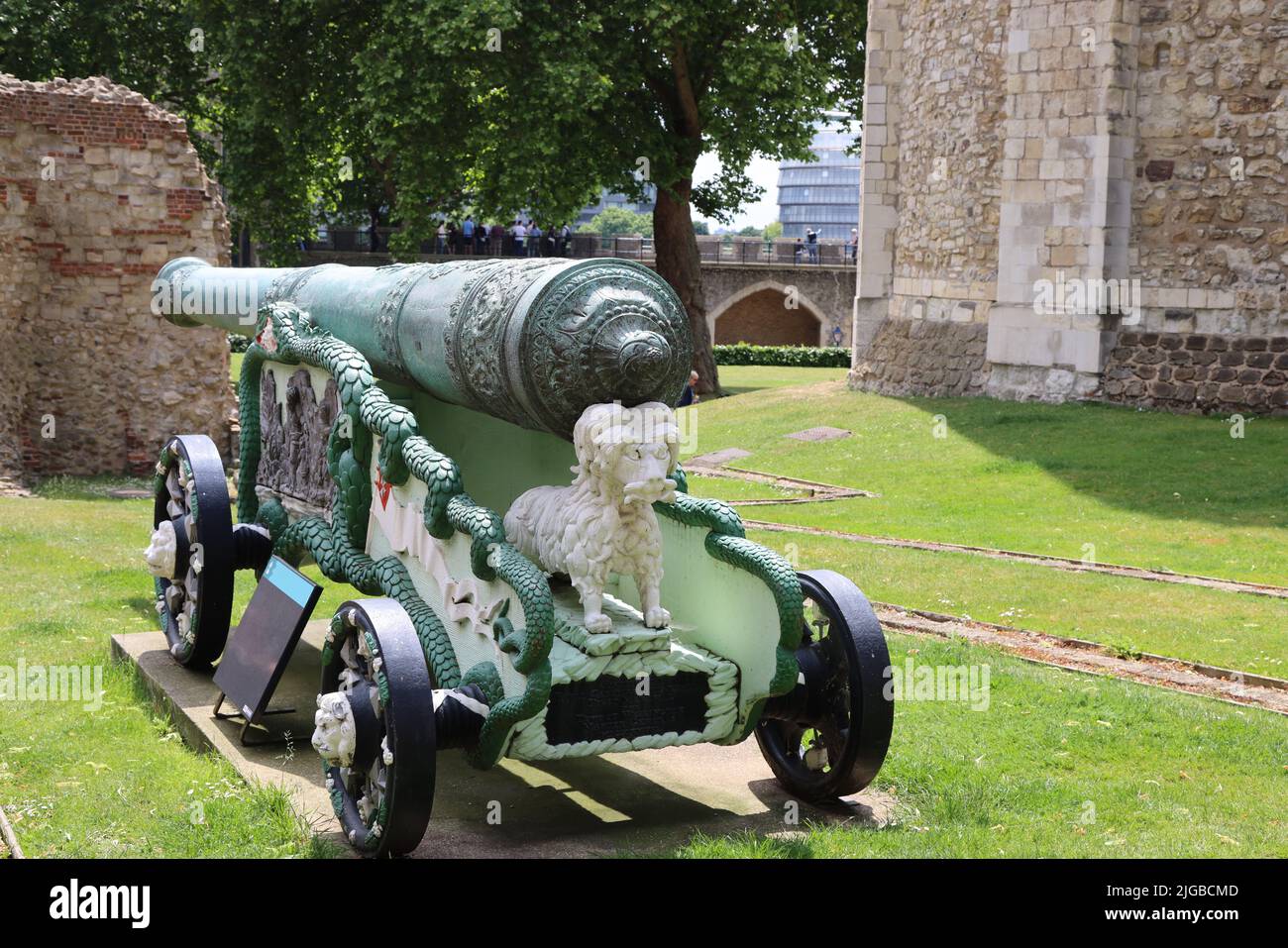 Ancient cannon inside the London Tower, London Stock Photo - Alamy