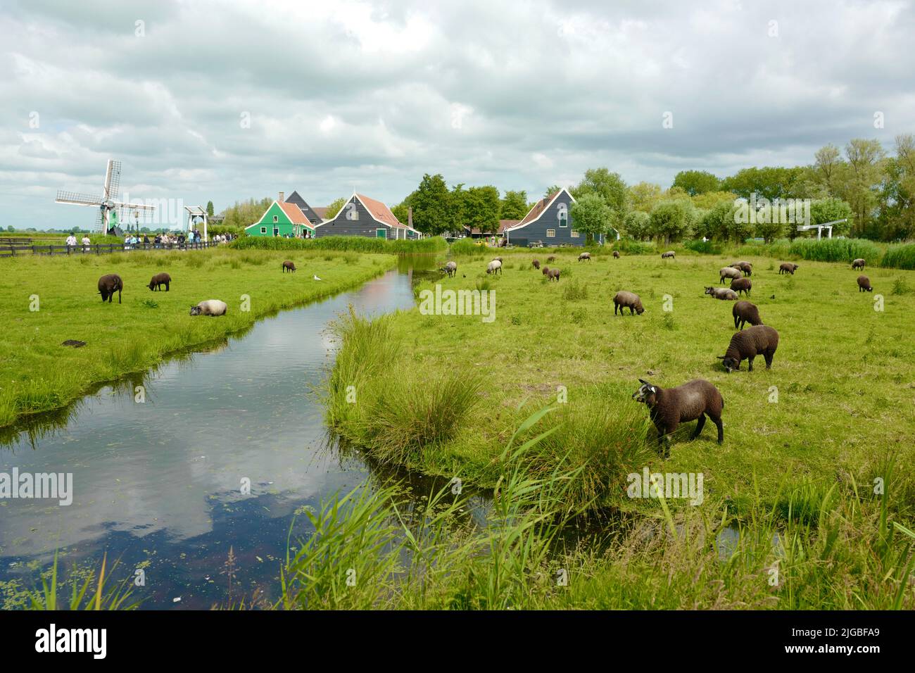 Quaint draw bridges hi-res stock photography and images - Alamy