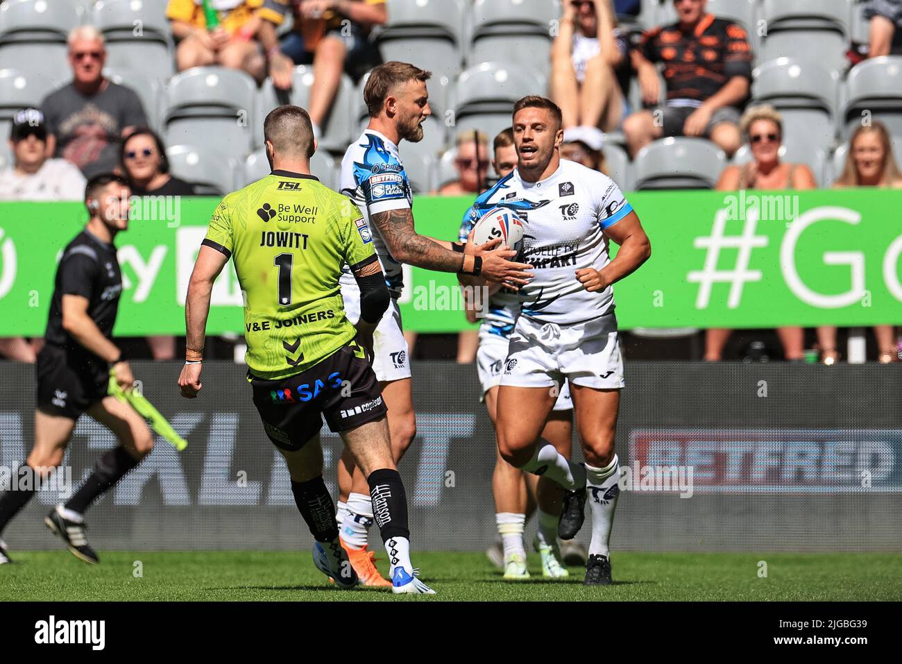 Newcastle, UK. 09th July, 2022. Matty Russell #25 of Toulouse Olympique ...