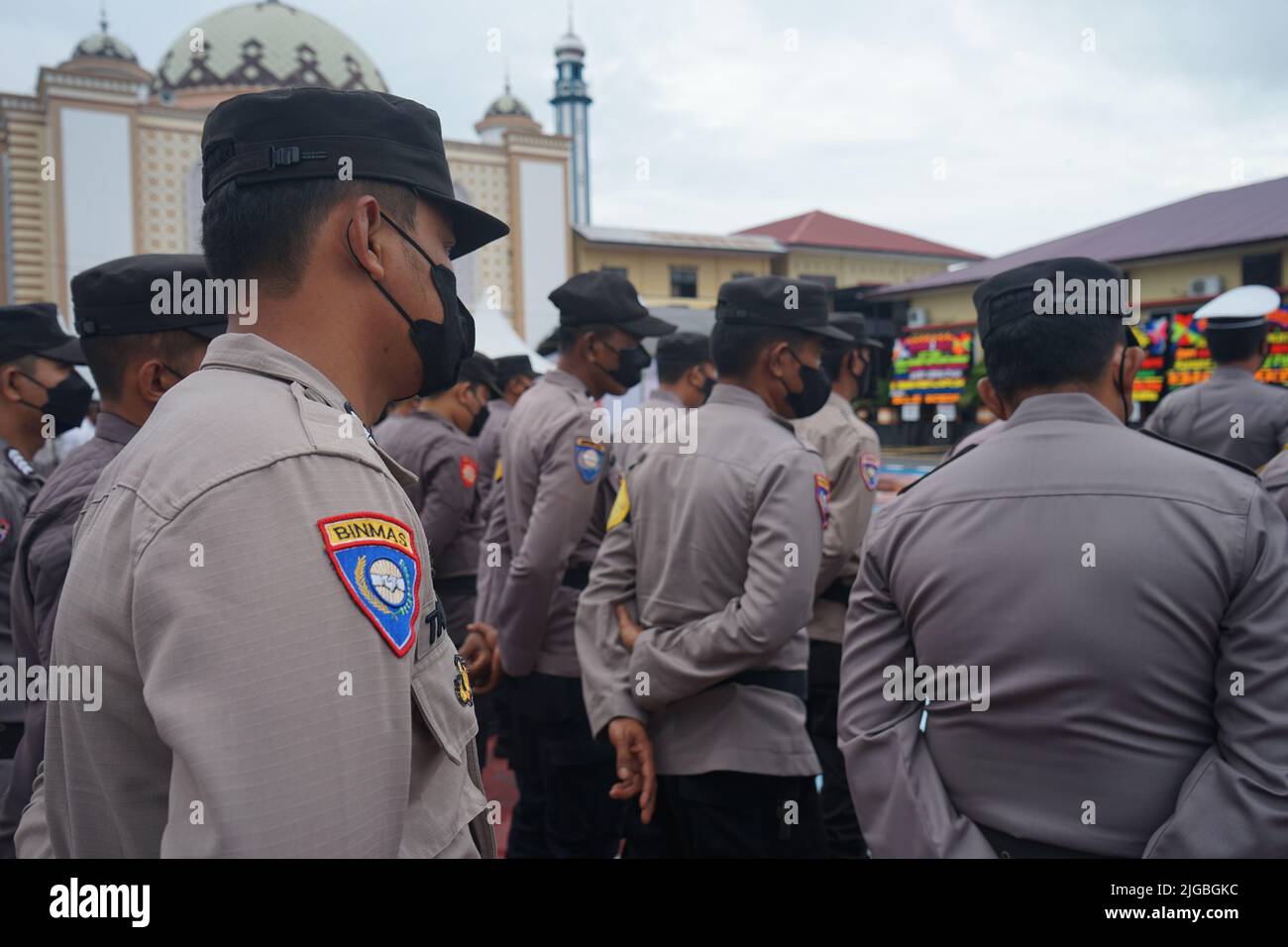 Indonesian police wear full uniform Stock Photo - Alamy