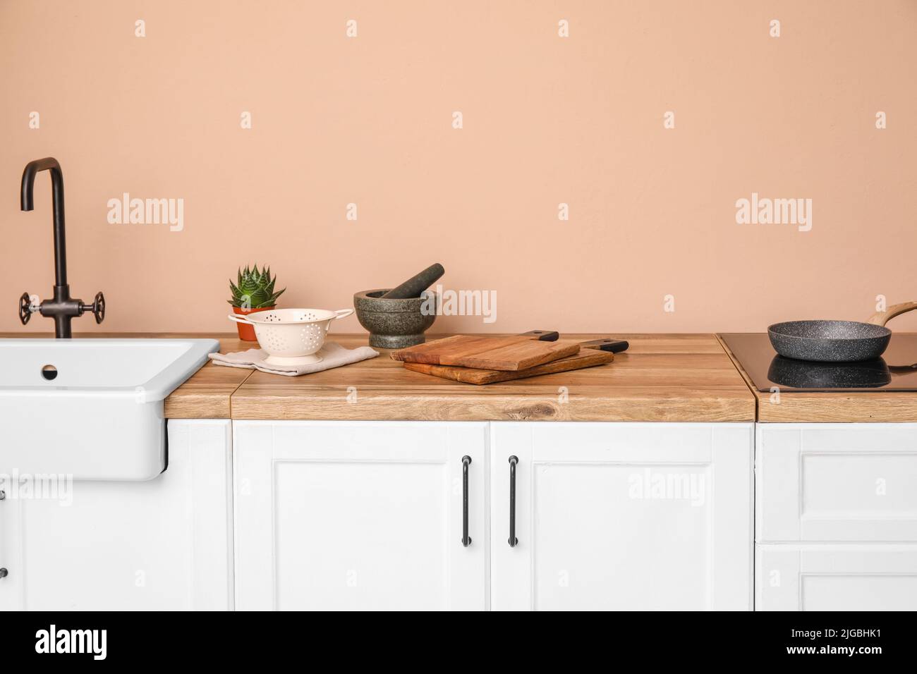 Colander beige kitchen equipment hi-res stock photography and images ...