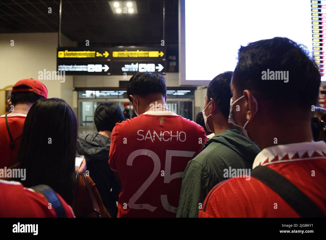 The red devils fans hi-res stock photography and images - Alamy