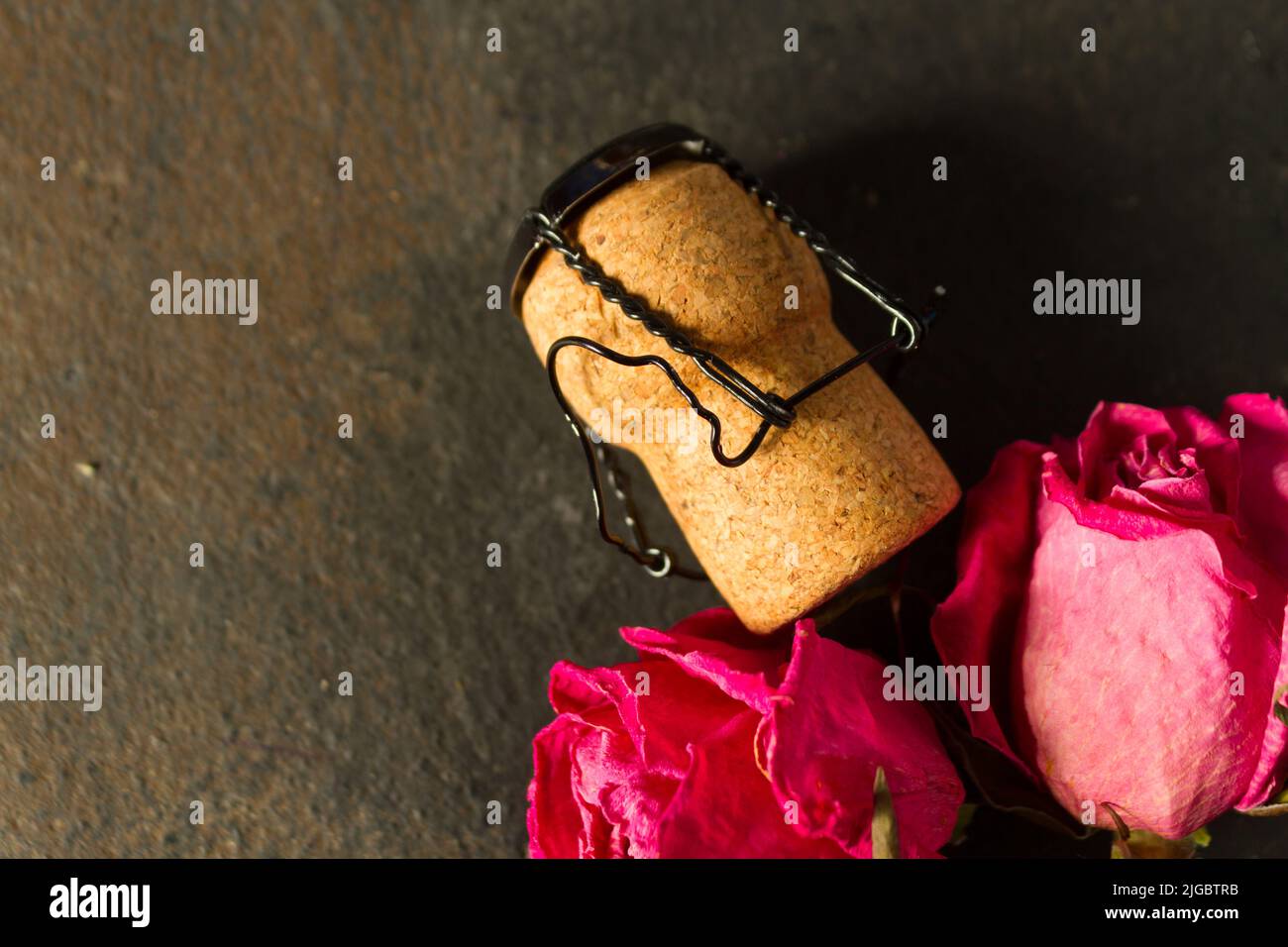 Yellow roses red trim hi-res stock photography and images - Alamy