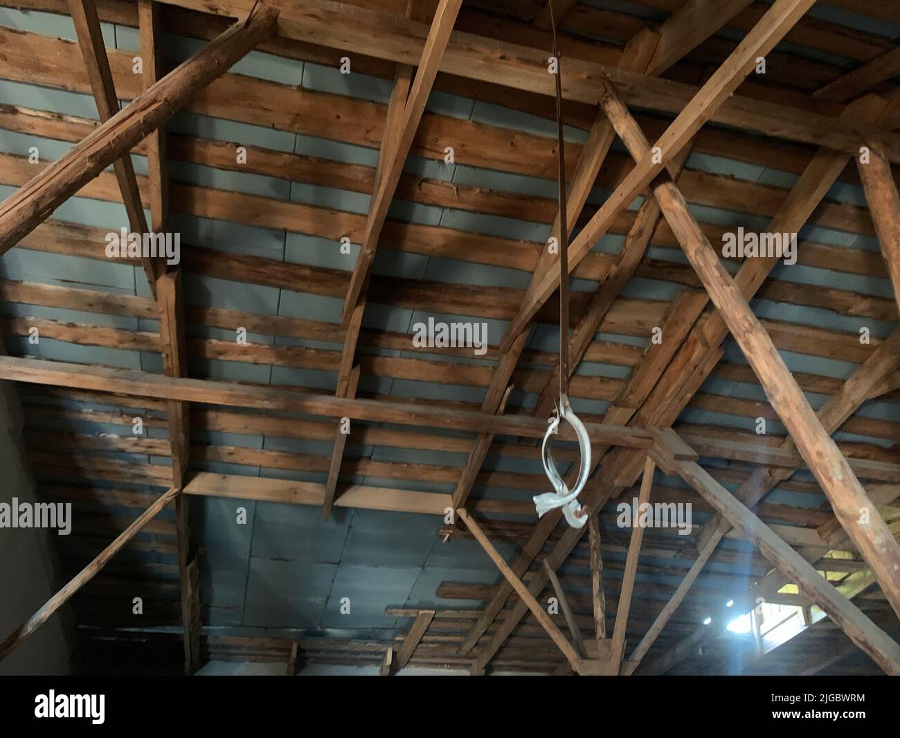 Hanging noose of rope in an abandoned building Stock Photo - Alamy