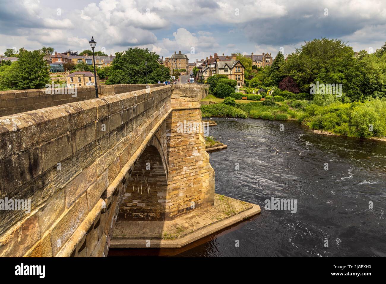 The bridge, built in 1674, over the River Tyne to Corbridge Town ...