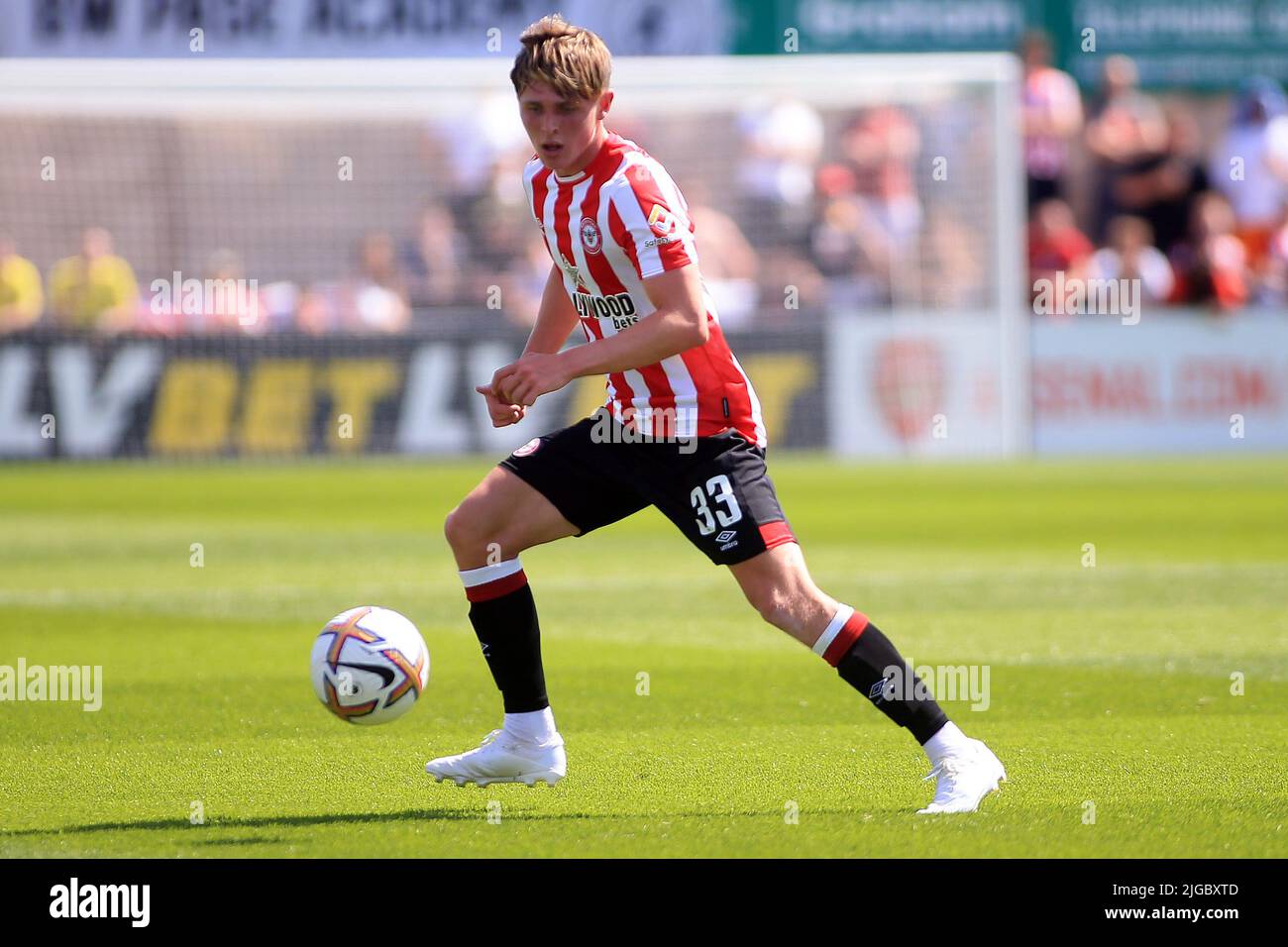 Fin stevens brentford hi-res stock photography and images - Alamy