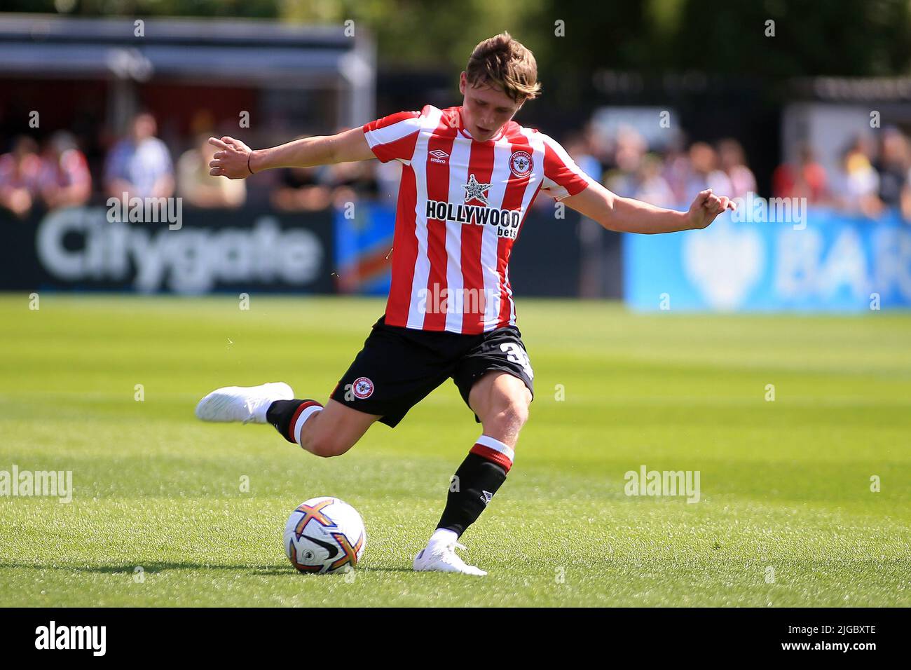 Fin stevens brentford hi-res stock photography and images - Alamy