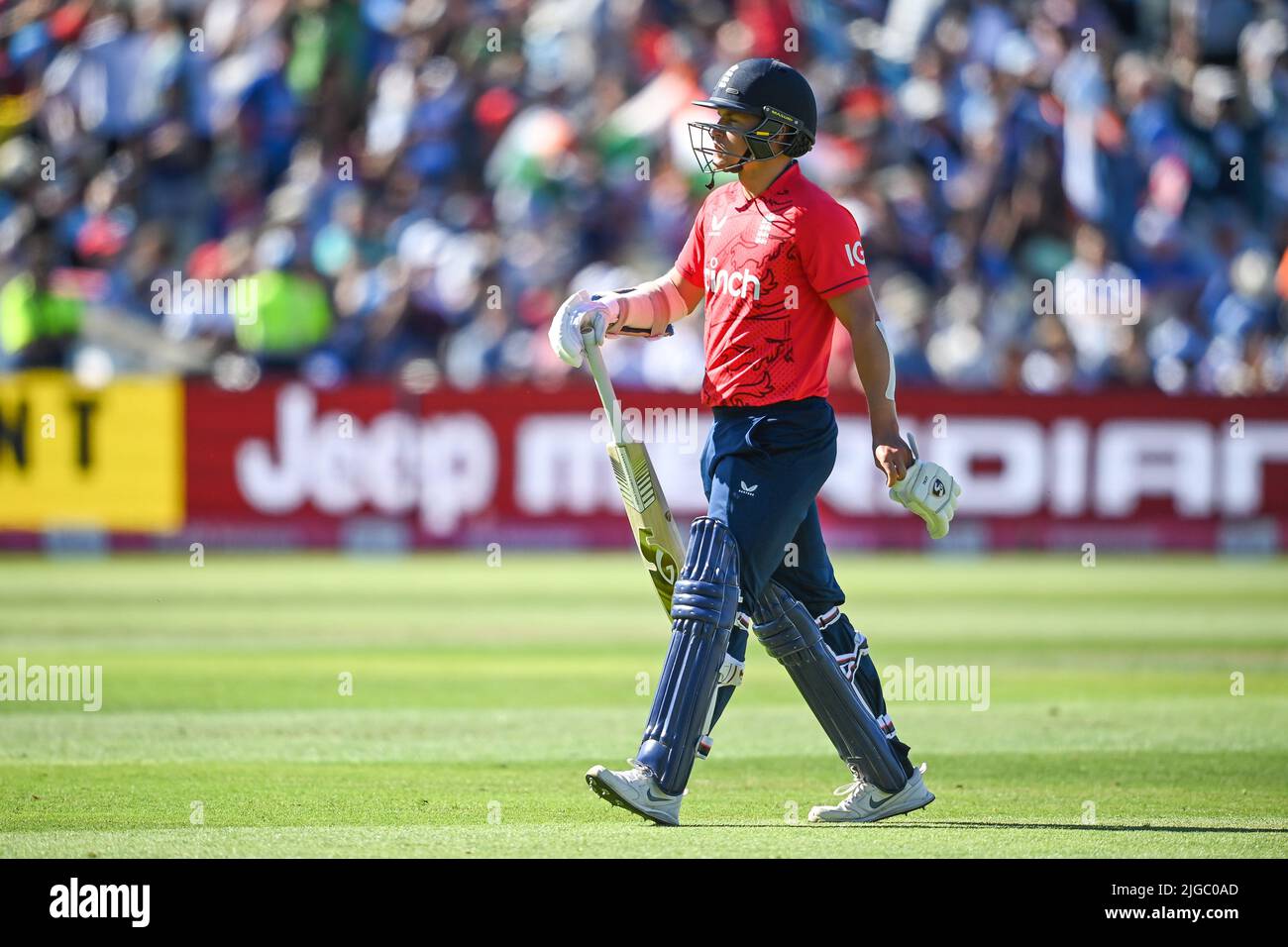 Sam Curran of England leaves the field after being caught out by Hardik ...