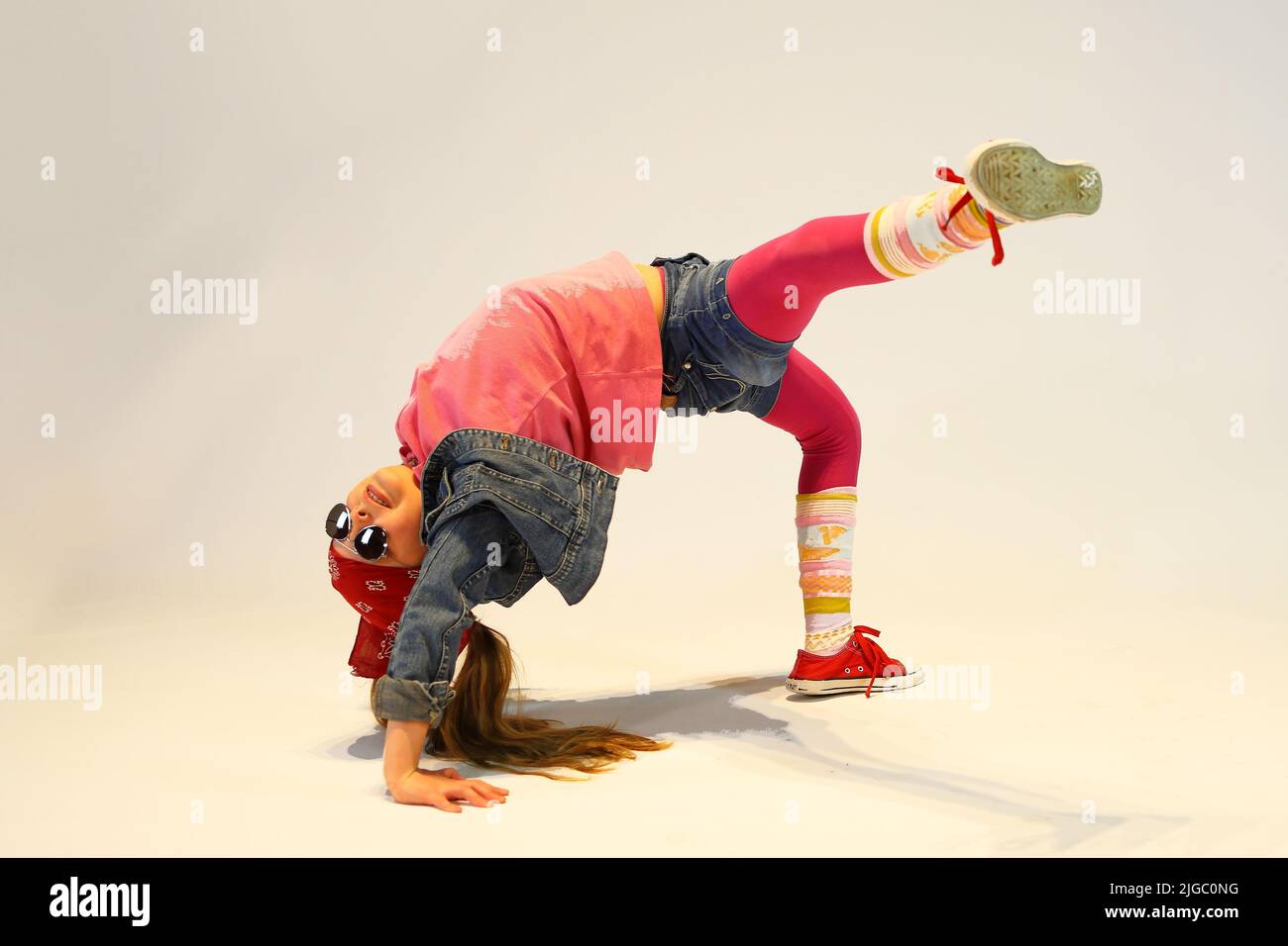 little girl in a difficult breakdance position Stock Photo - Alamy