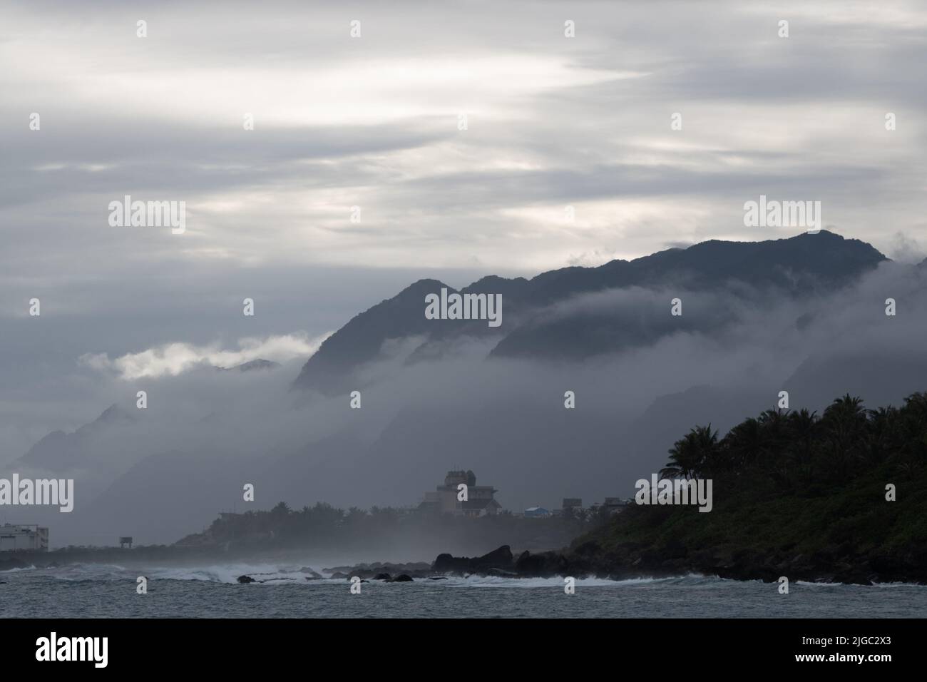 mountains fog ocean Taiwan nature Stock Photo - Alamy