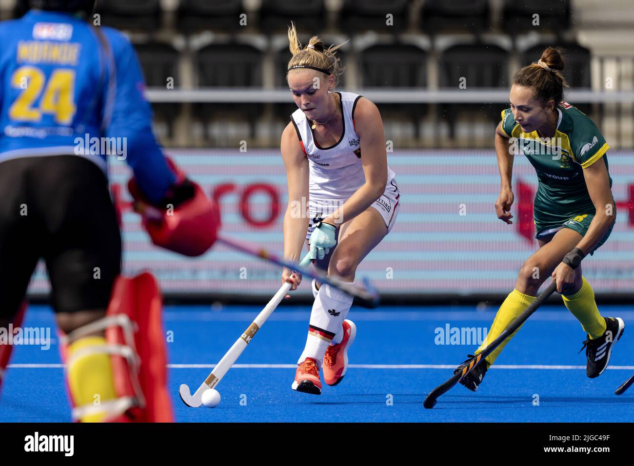 AMSTERDAM - Pia Maertens (GER,C) duels with Quanita Bobbs (RSA) during ...