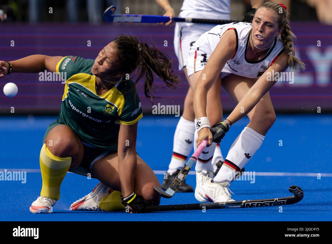 AMSTERDAM - Edith Molikoe (RSA,L) duels with Pauline Heinz (GER) during ...