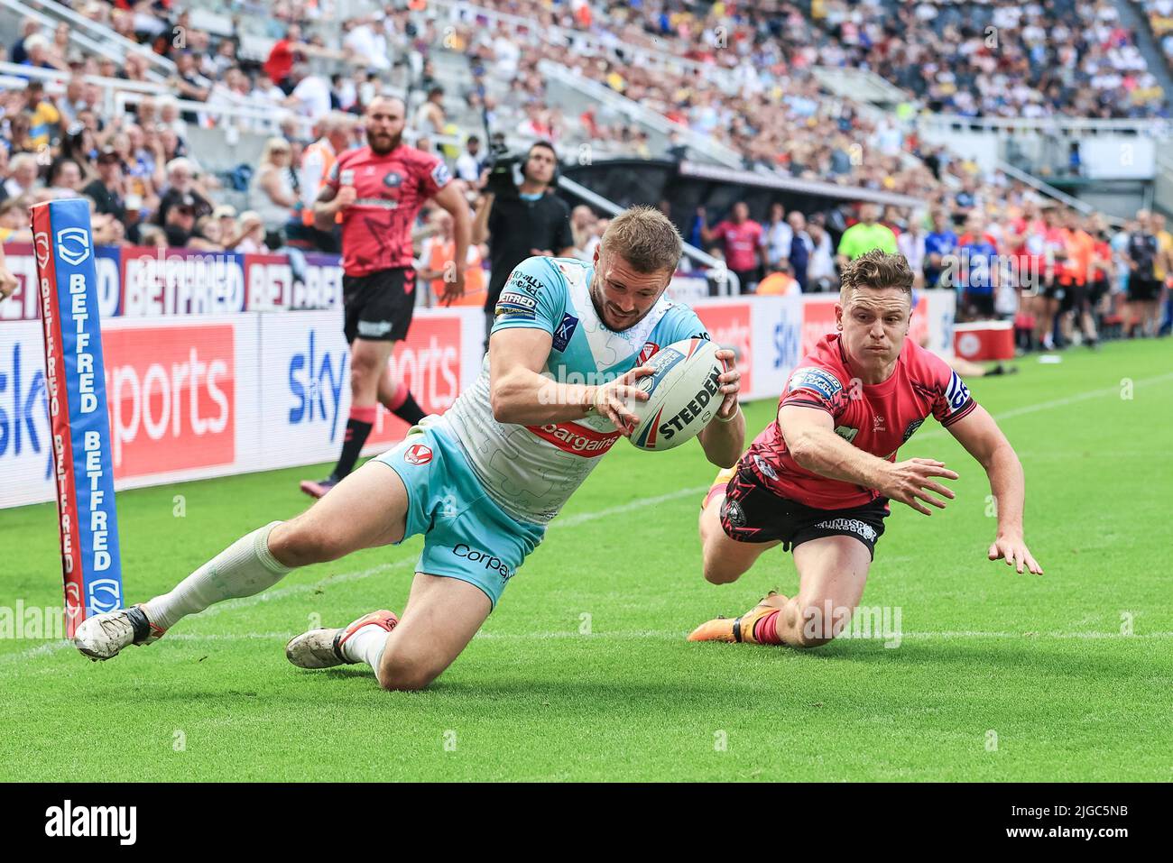 Joe Batchelor #12 of St Helens goes over for a try Stock Photo - Alamy