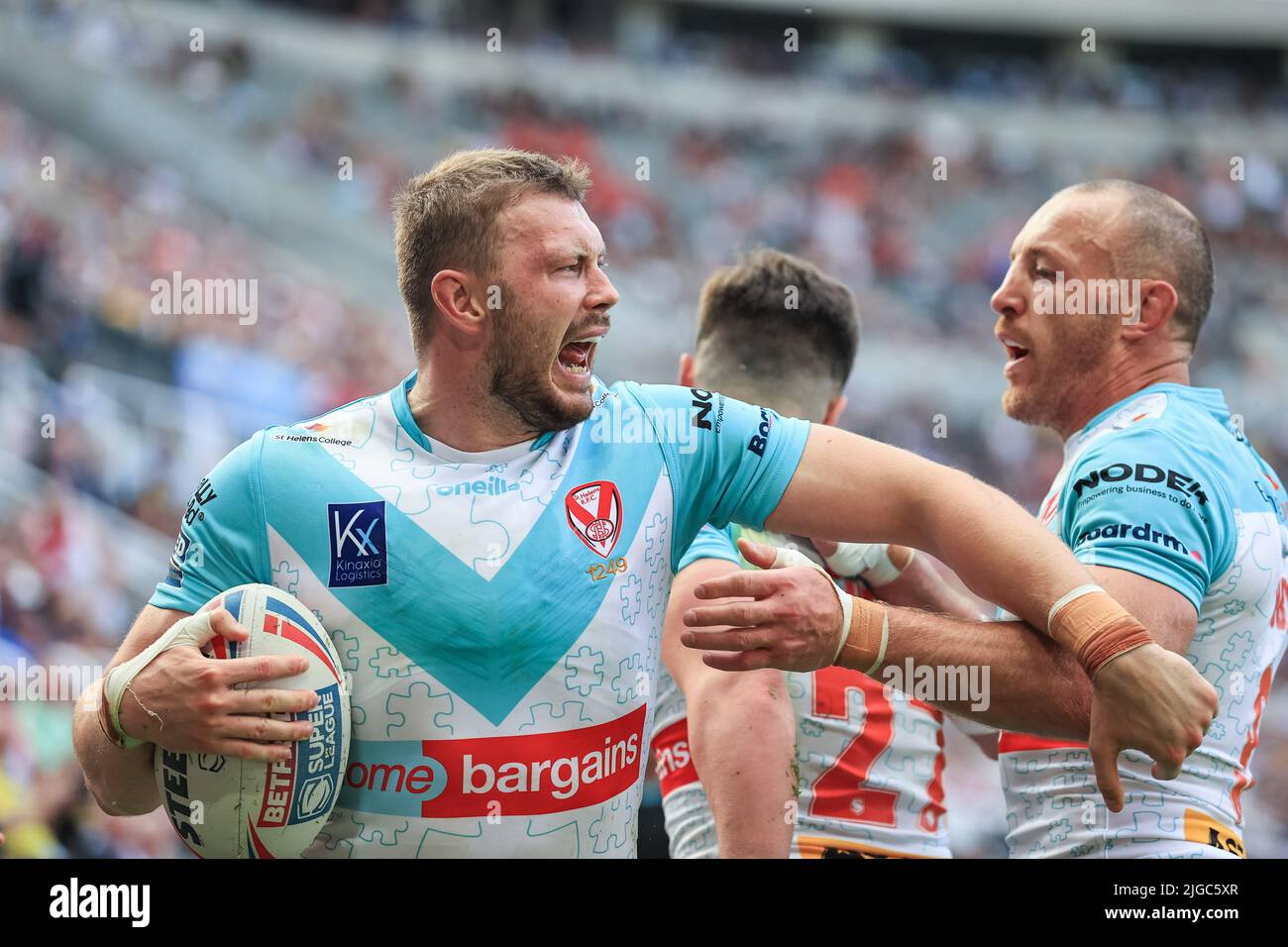 Joe Batchelor #12 of St Helens celebrates his try Stock Photo - Alamy