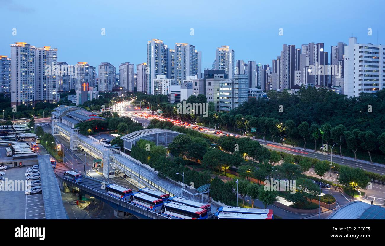 Night view of Seoul Express Terminal Station Stock Photo - Alamy