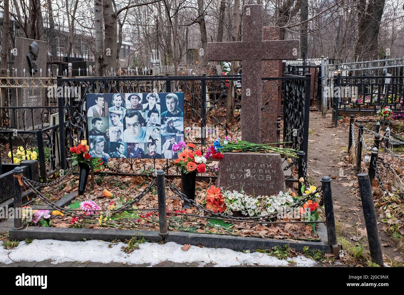 November 27, 2021, Moscow, Russia. Monument at the grave of actor ...