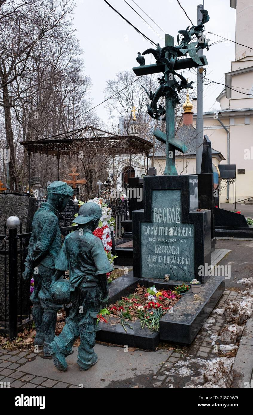 November 27, 2021, Moscow, Russia. Monument at the grave of Soviet ...