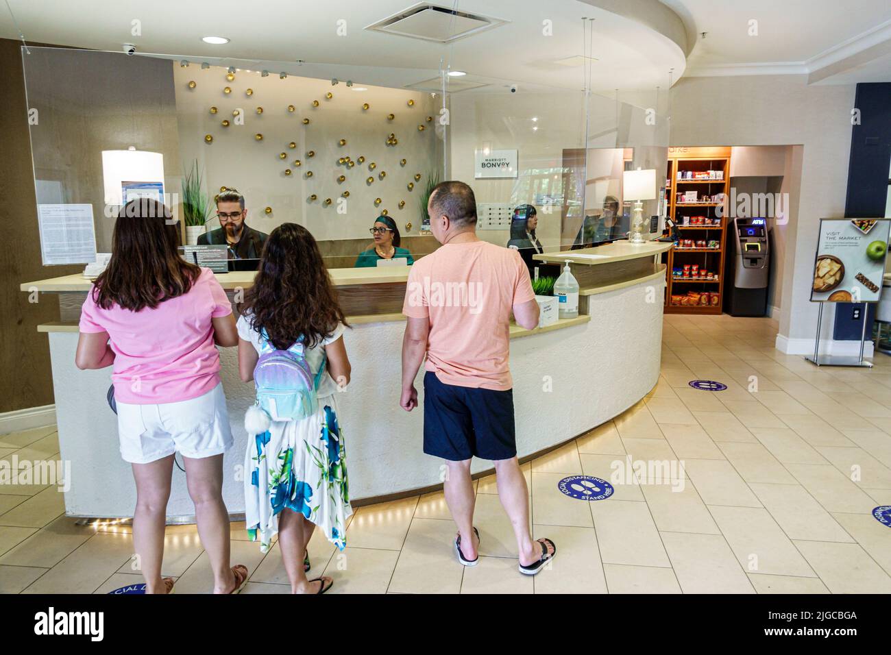 Family at a hotel reservation desk hi-res stock photography and images ...