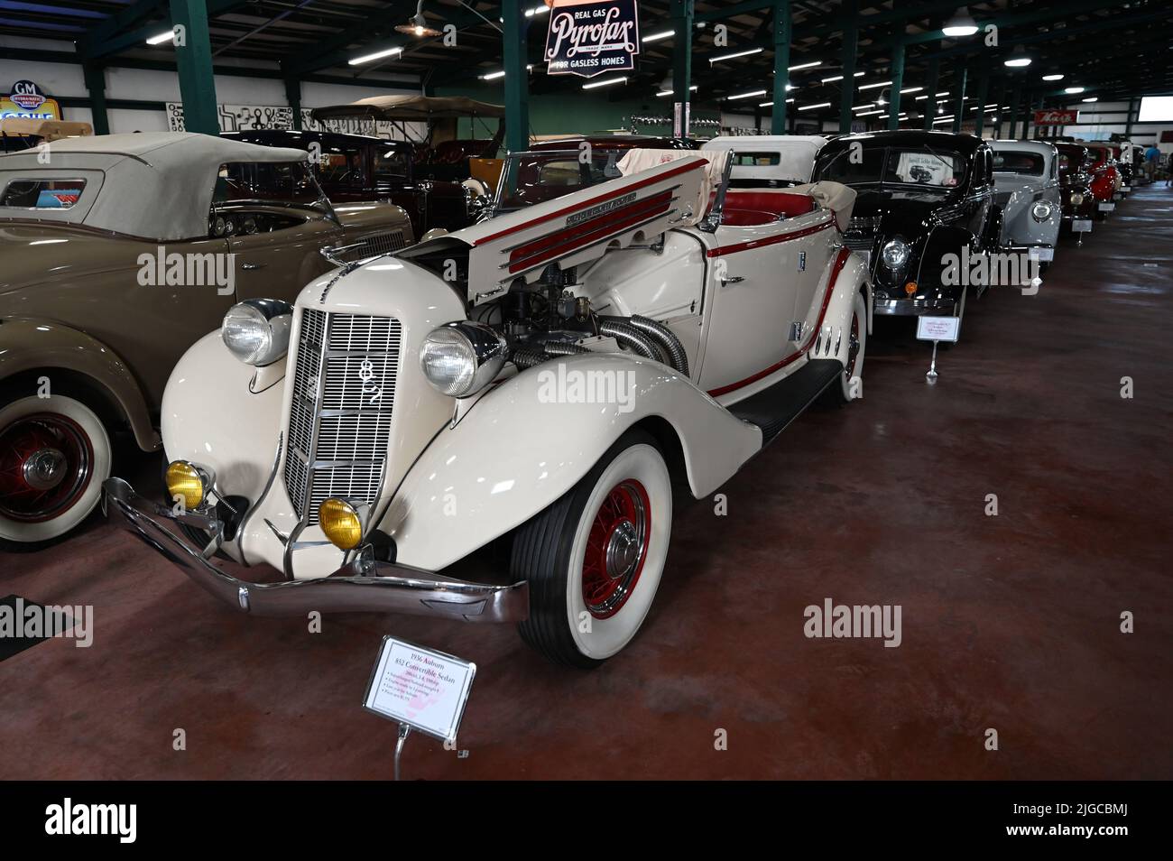 American classic car Stock Photo - Alamy