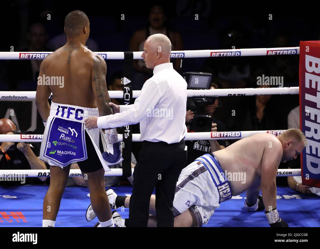 Fabio Wardley (left) knocks down Chris Healey in the Heavyweight ...