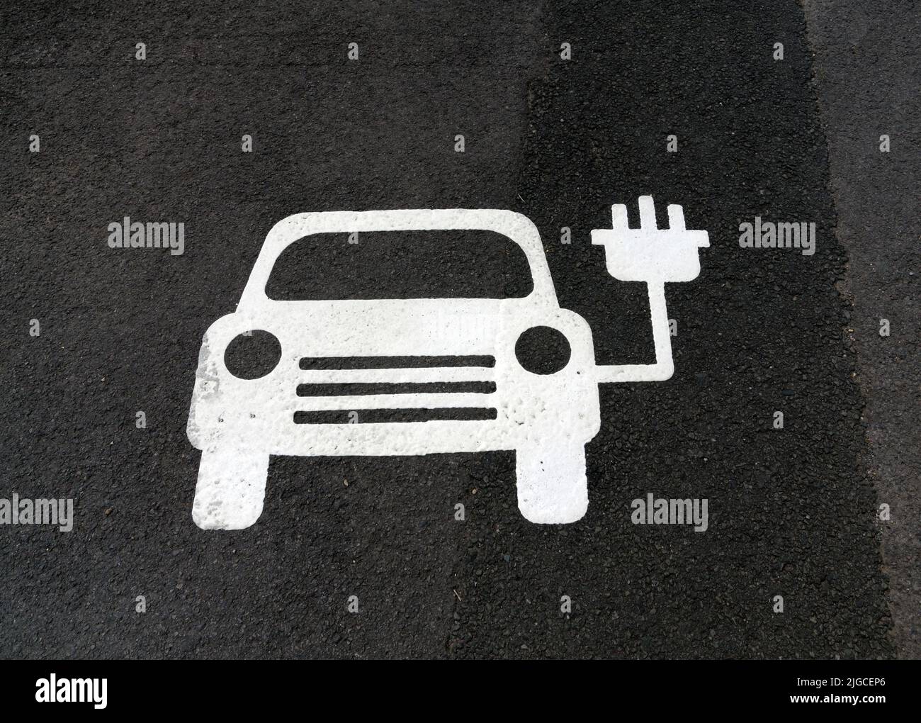 Electric car charging point sign hi-res stock photography and images ...