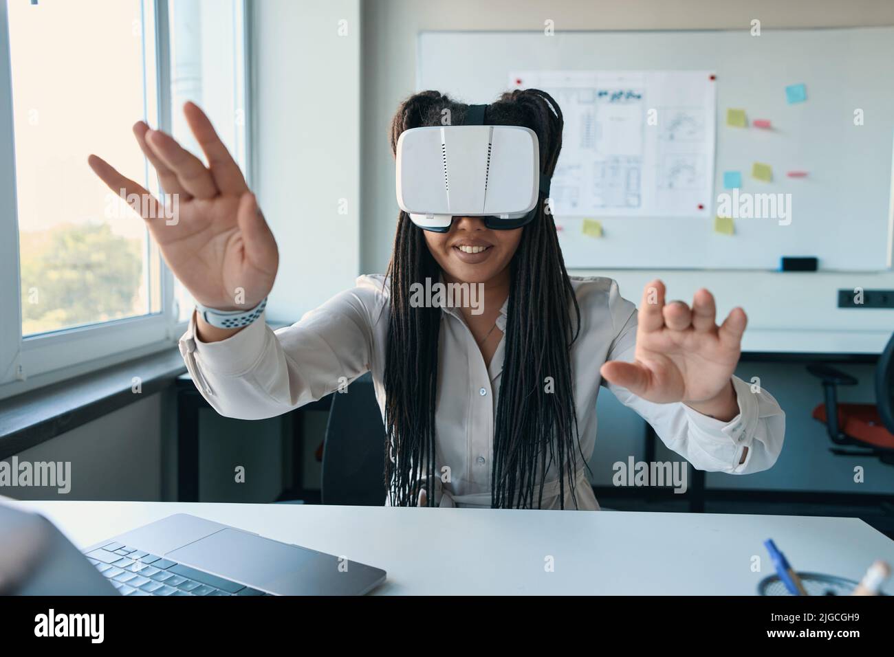 Virtual reality training hi-res stock photography and images - Alamy