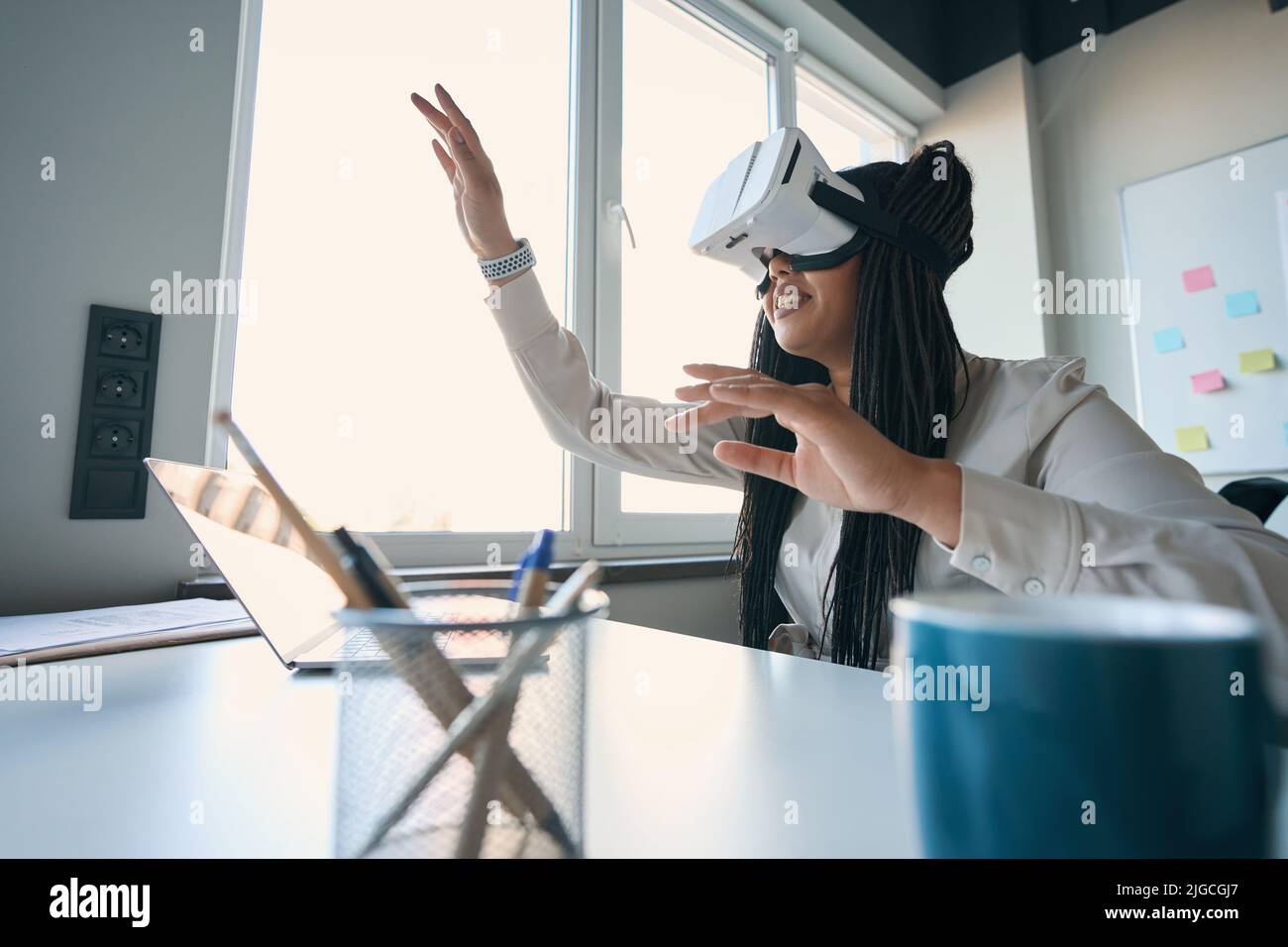 Vr in the workplace hi-res stock photography and images - Alamy
