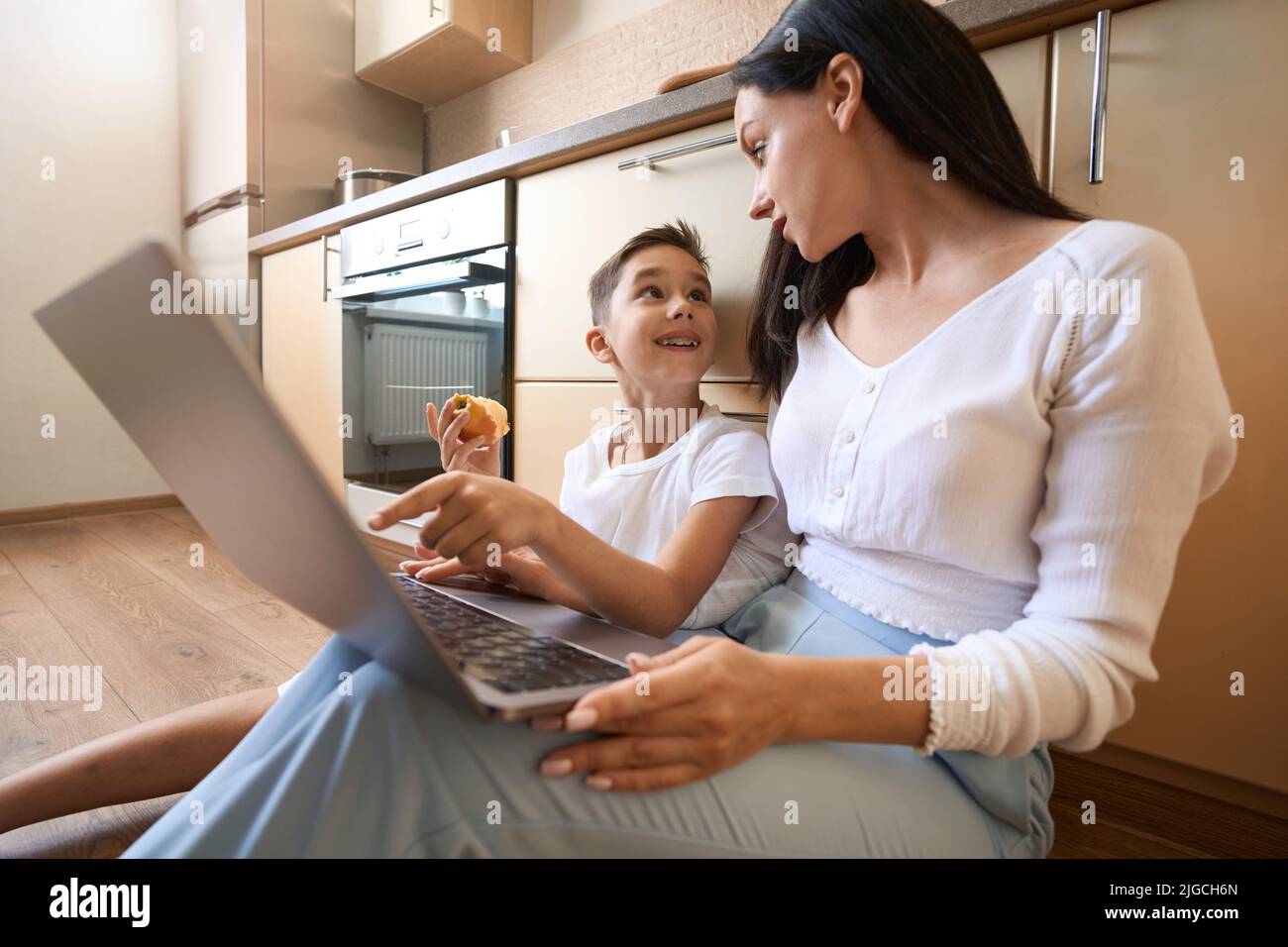 Online cooking lesson hi-res stock photography and images - Alamy