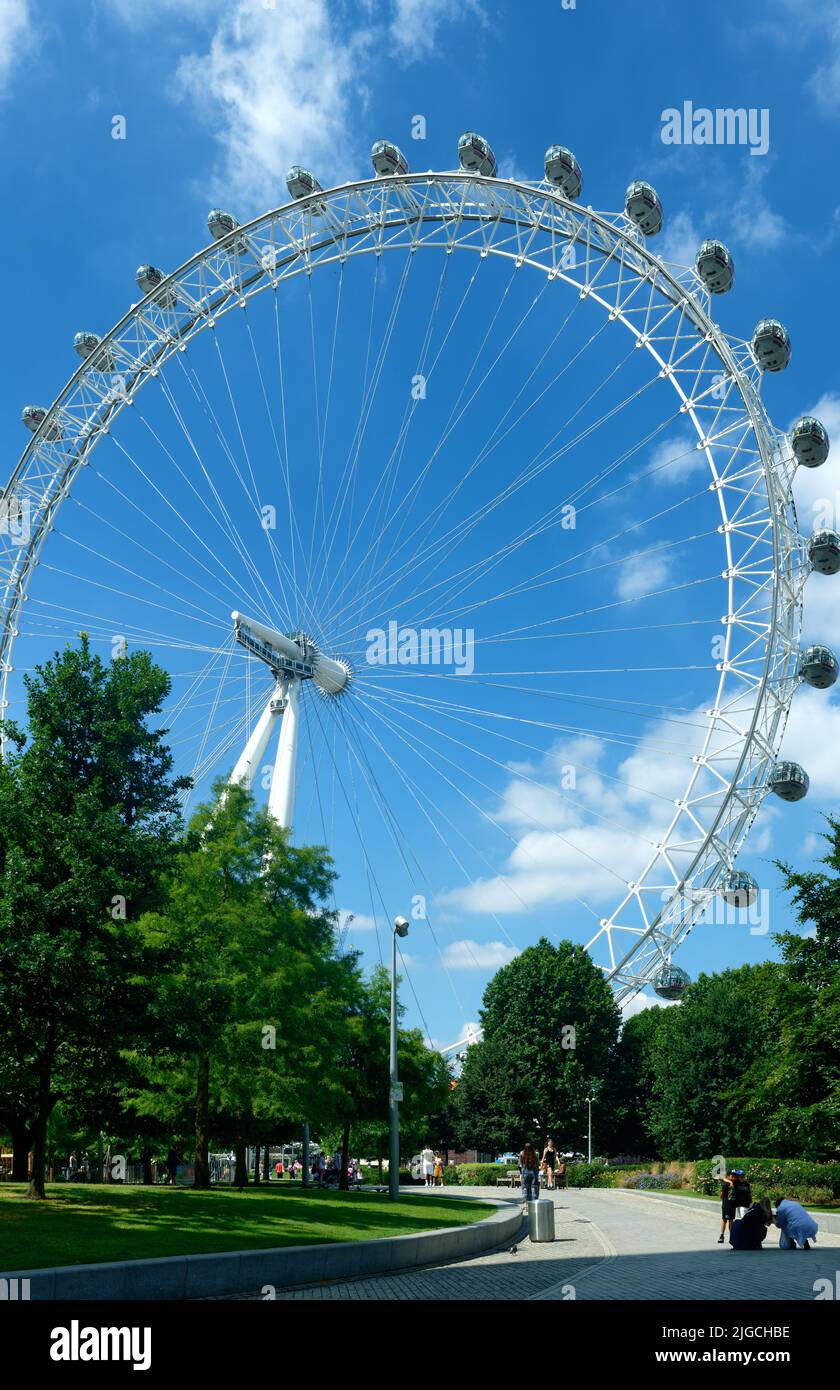 The spokes and capsules of the London Eye, London tourist attraction ...