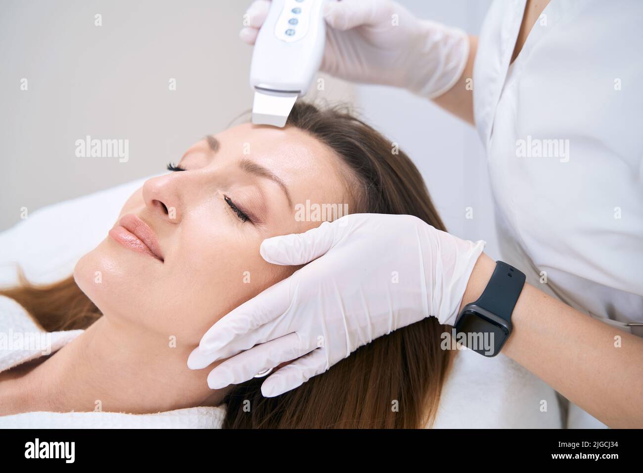 Ultrasonic facial hi-res stock photography and images - Alamy