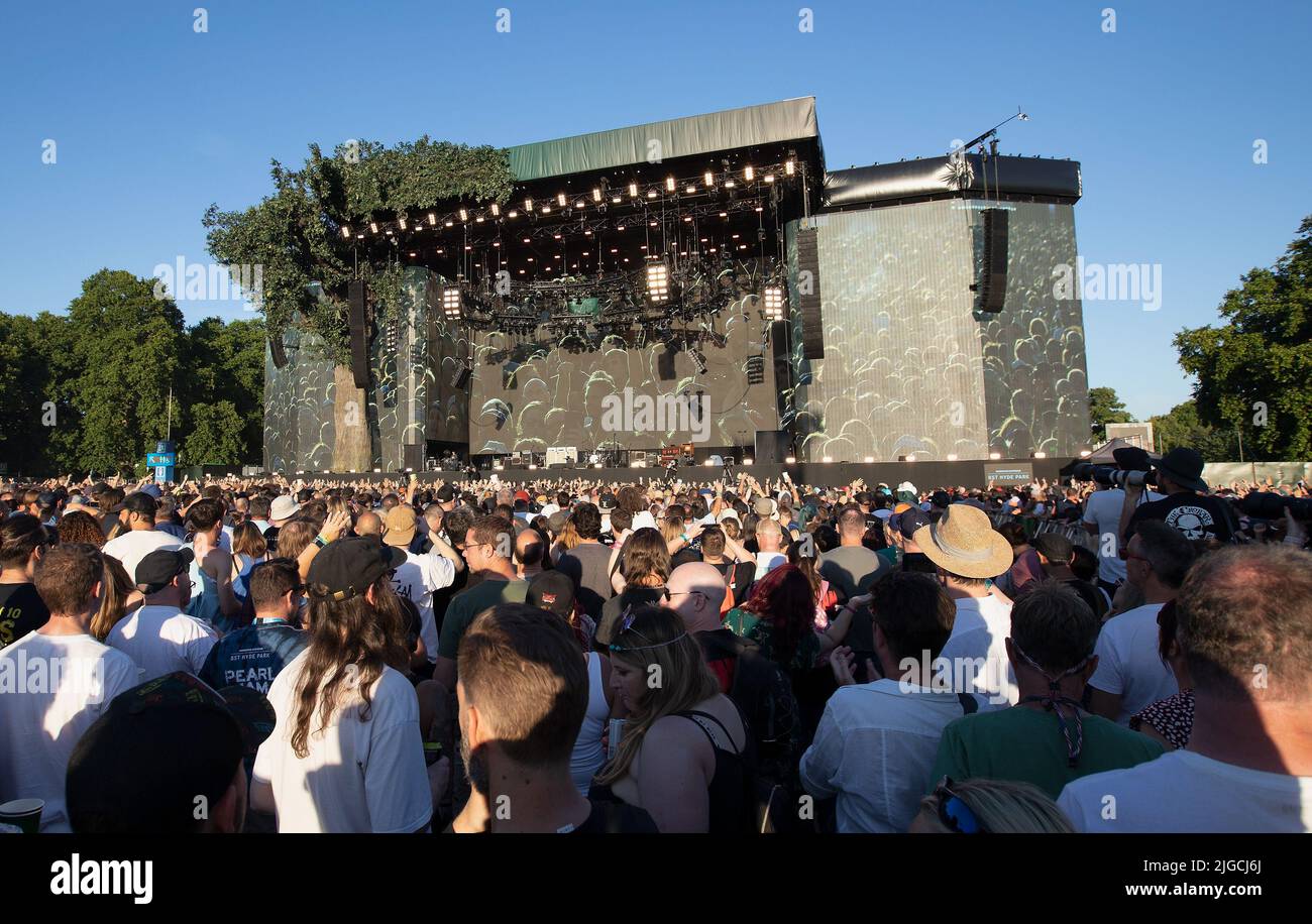 Bst hyde park crowds hi-res stock photography and images - Alamy