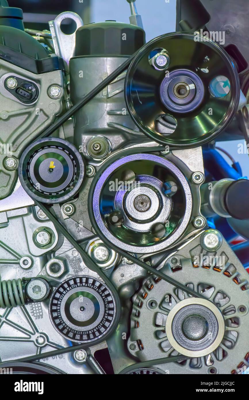 The vertical view of the motor vehicle's modern engine - mechanism ...